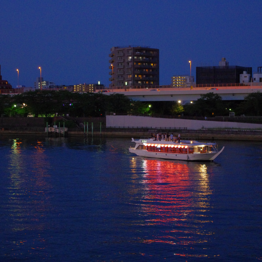 How Fast Do Cruise Ships Go At Night? - CruiseOverload