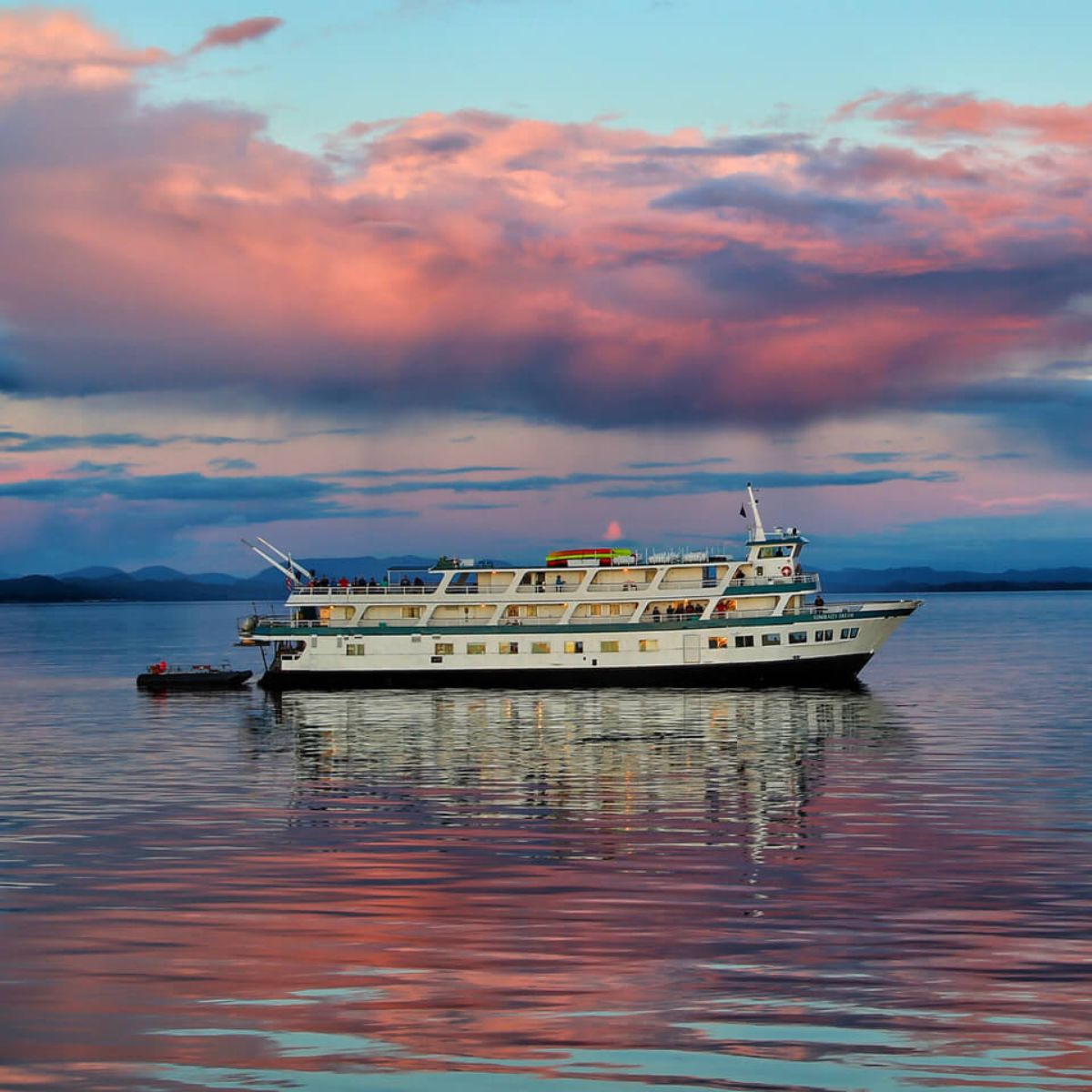 Captains Dinner on a Cruise: Is It Still A Thing?! - CruiseOverload
